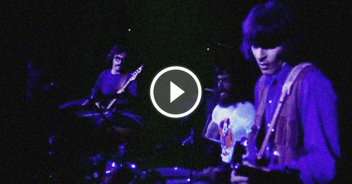 Creedence Clearwater Revival Jam "Born On The Bayou" With All Their ...